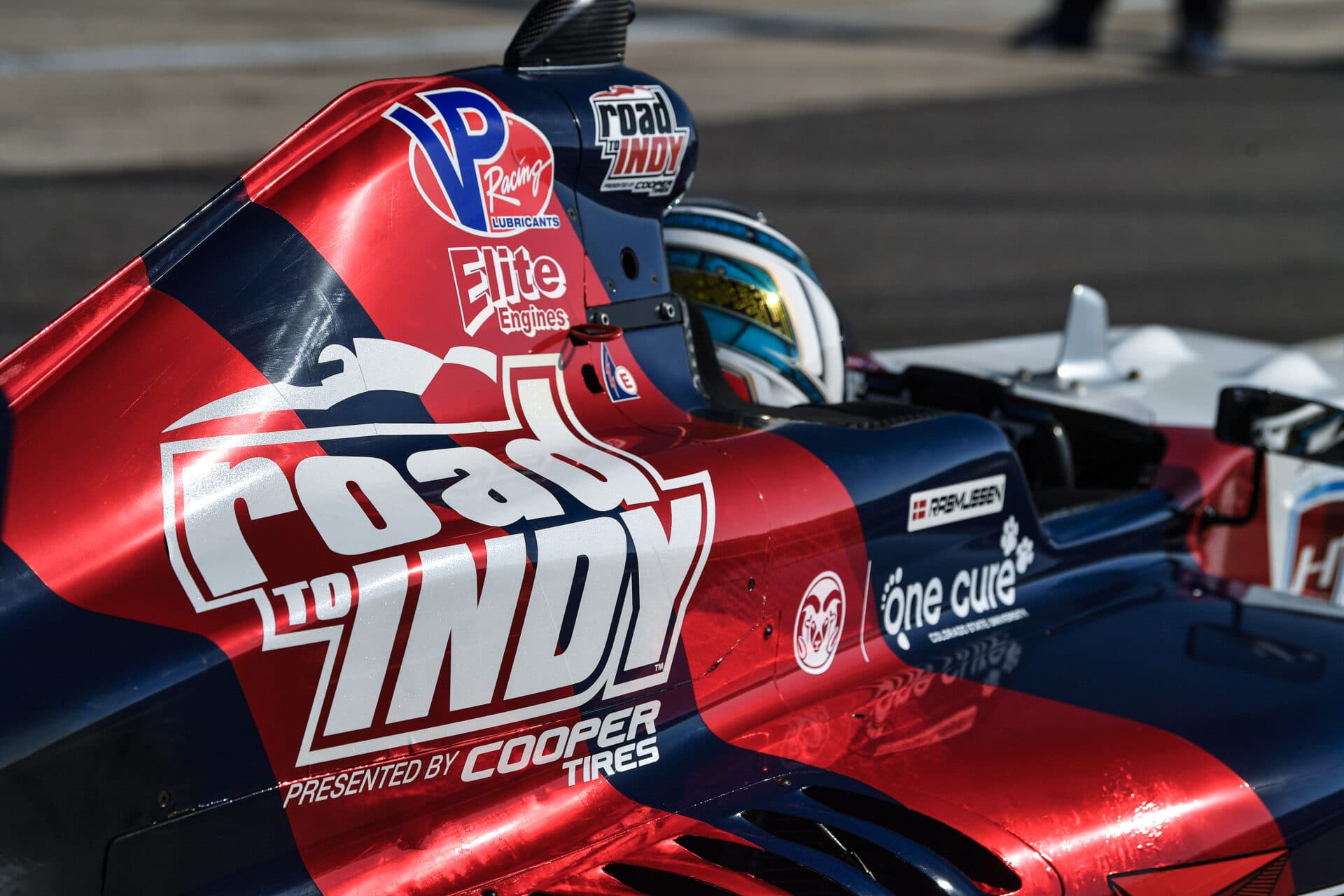 Optakt: Indy Pro 2000 på Indianapolis Motor Speedway - Boxengasse