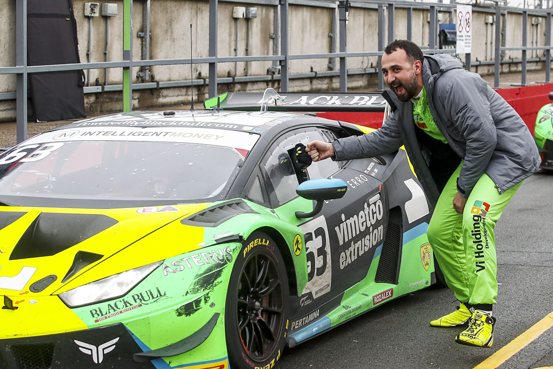 Dennis Lind er ny mester i British GT! - Boxengasse