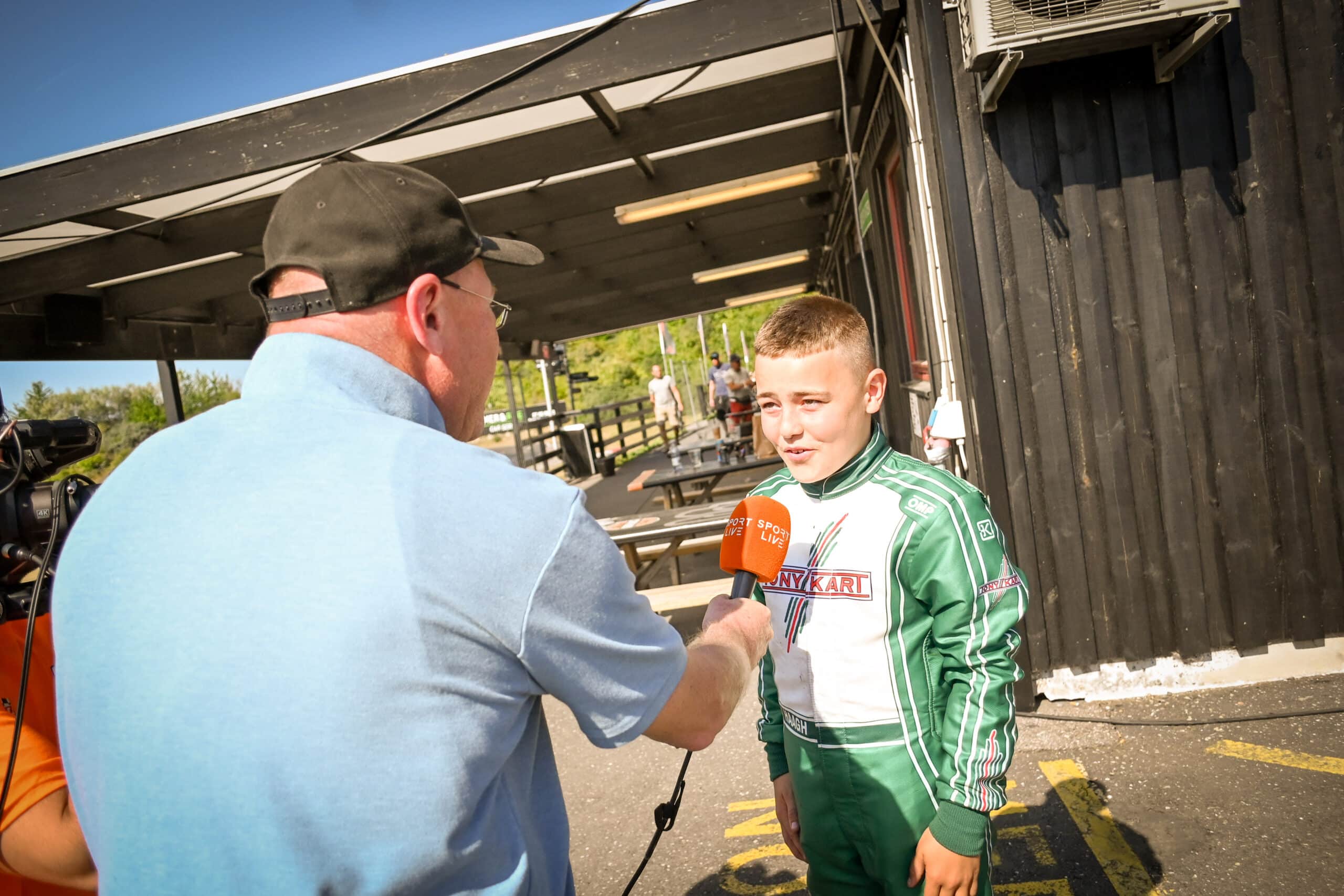 Romeo Haagh racer for Danmark i FIA Karting Academy Trophy - Boxengasse