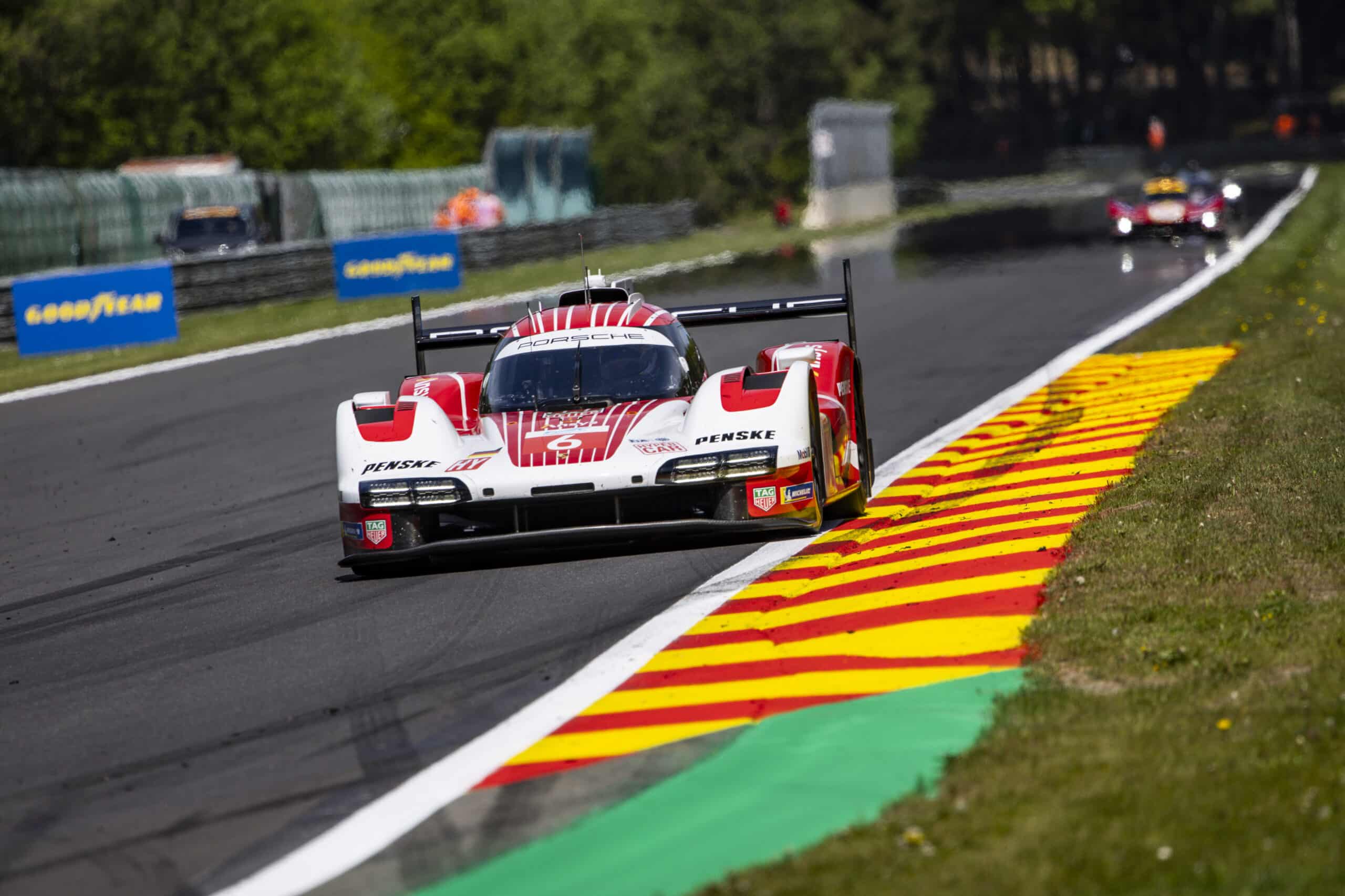 FIA WEC: Porsche ender på toppen efter dramatisk førstedag på SPA ...